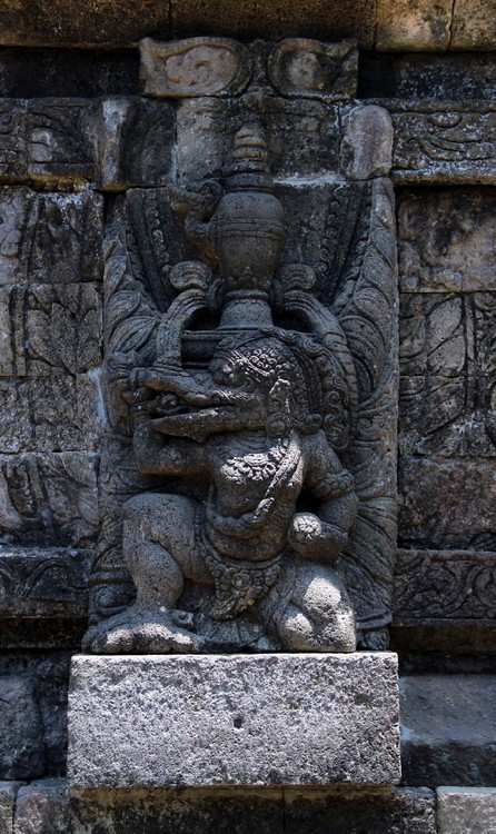 Melongok Asal Usul Simbol Garuda di Candi Kidal - MalangVoice