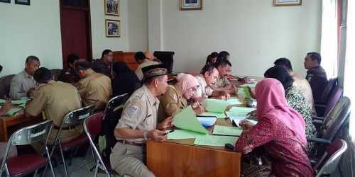Kejari Kepanjen Dalami Indikasi Mark Up Pengadaan Seragam - MalangVoice Kejari Kepanjen Dalami Indikasi Mark Up Pengadaan Seragam - MalangVoice