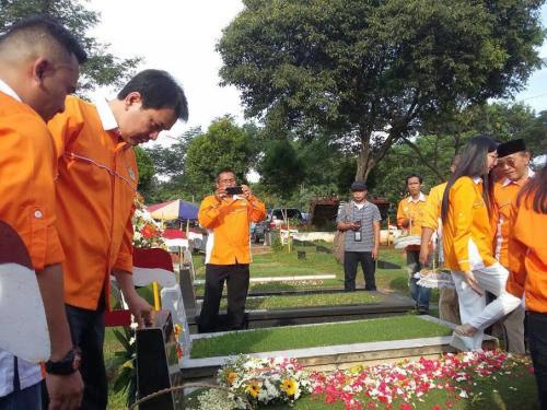 Aziz Pimpin Ziarah Ke Makam Pendiri Kosgoro 1957, Mas Isman - MalangVoice