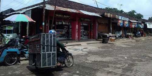 Hari Ini, Pasar Blimbing Dipasangi Spanduk Pengumuman Relokasi ...