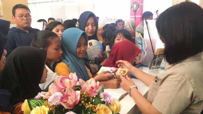 Aplikasi PBoH Menarik Minat Pengunjung pada Pameran di Solo - MalangVoice