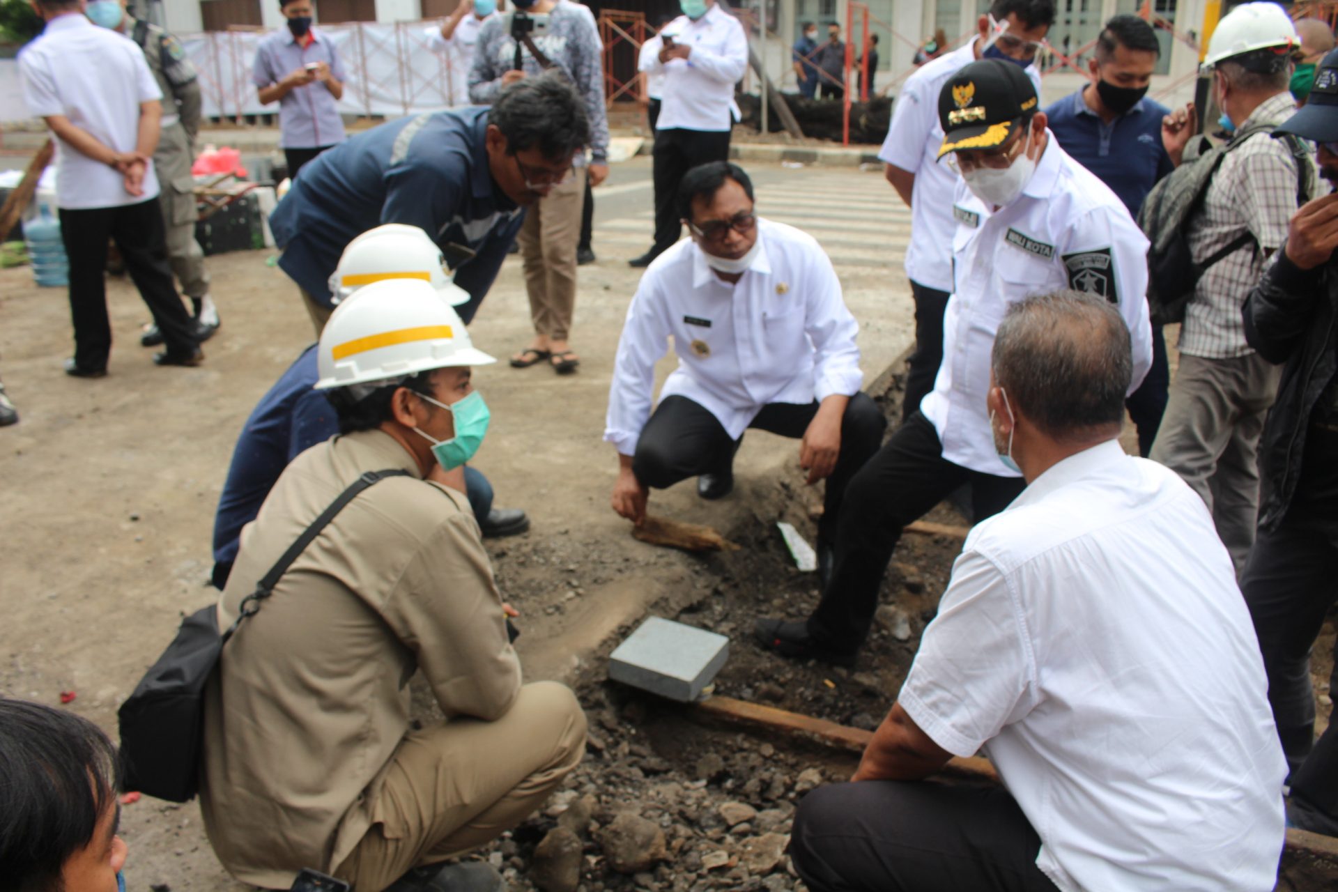 Ditemukan Rel Trem Era Kolonial, Proyek Kayu Tangan Heritage Jalan ...