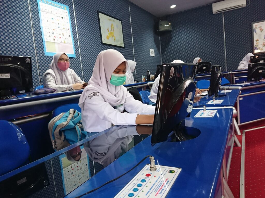 Kemenkeu Mengajar di SMAN 1 Malang, Beri Literasi Keuangan pada Siswa ... Kemenkeu Mengajar di SMAN 1 Malang, Beri Literasi Keuangan pada Siswa ...