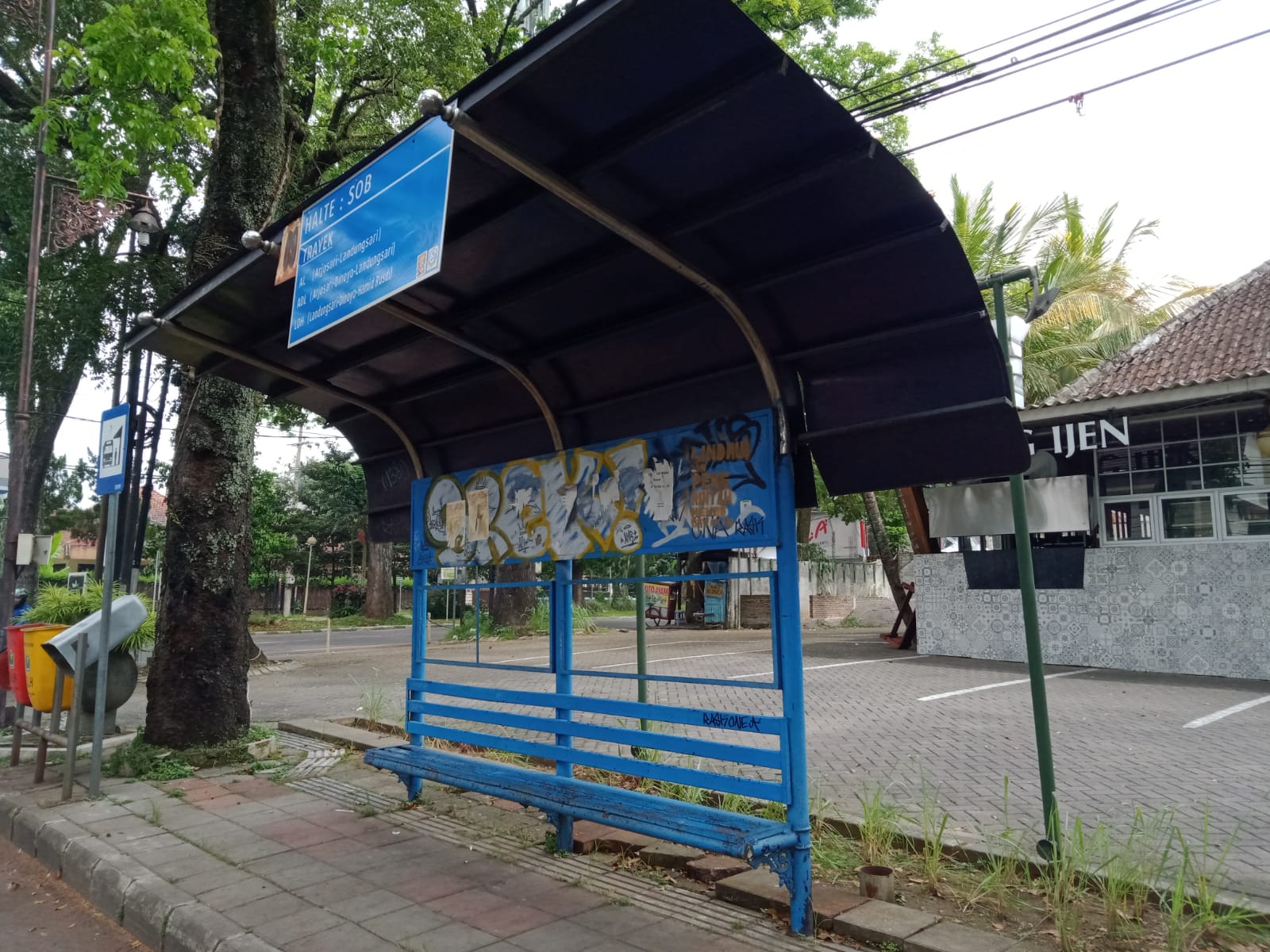 Warga Keluhkan Kondisi Kumuh Halte di Kota Malang - MalangVoice