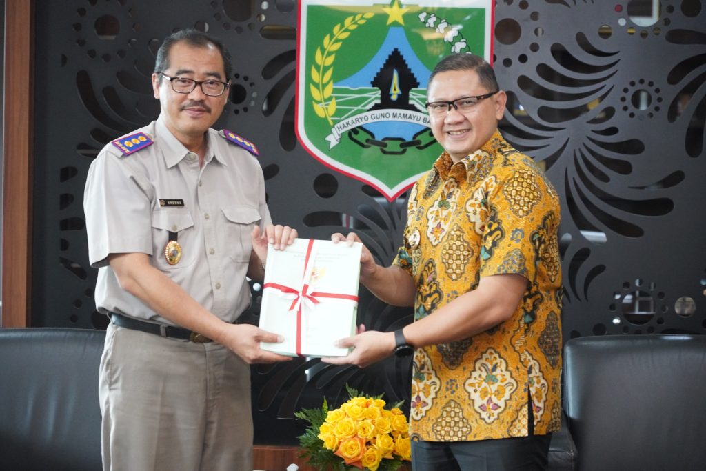 BPN Terbitkan 40 Sertifikat Tanah Jalan Aset Milik Pemkot Batu ... BPN Terbitkan 40 Sertifikat Tanah Jalan Aset Milik Pemkot Batu ...